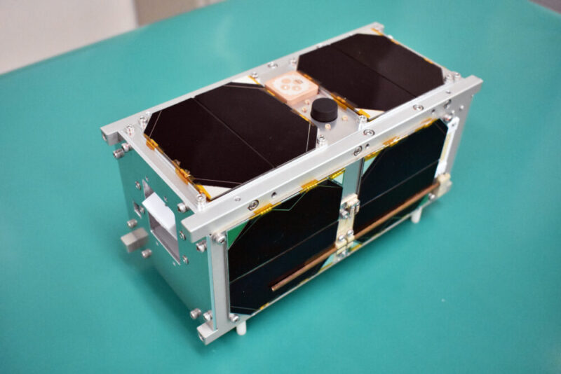 月刊高専 】ロケット技術者を辞めたら、高専で衛星を開発することに！ 「脳体力」と「手を動かす力」が高専生にはある