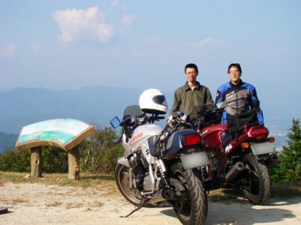 月刊高専 】「KOSEN-1」がきっかけで、人工衛星開発の道へ。自分たちの研究で、少しでも課題解決の糸口を示したい